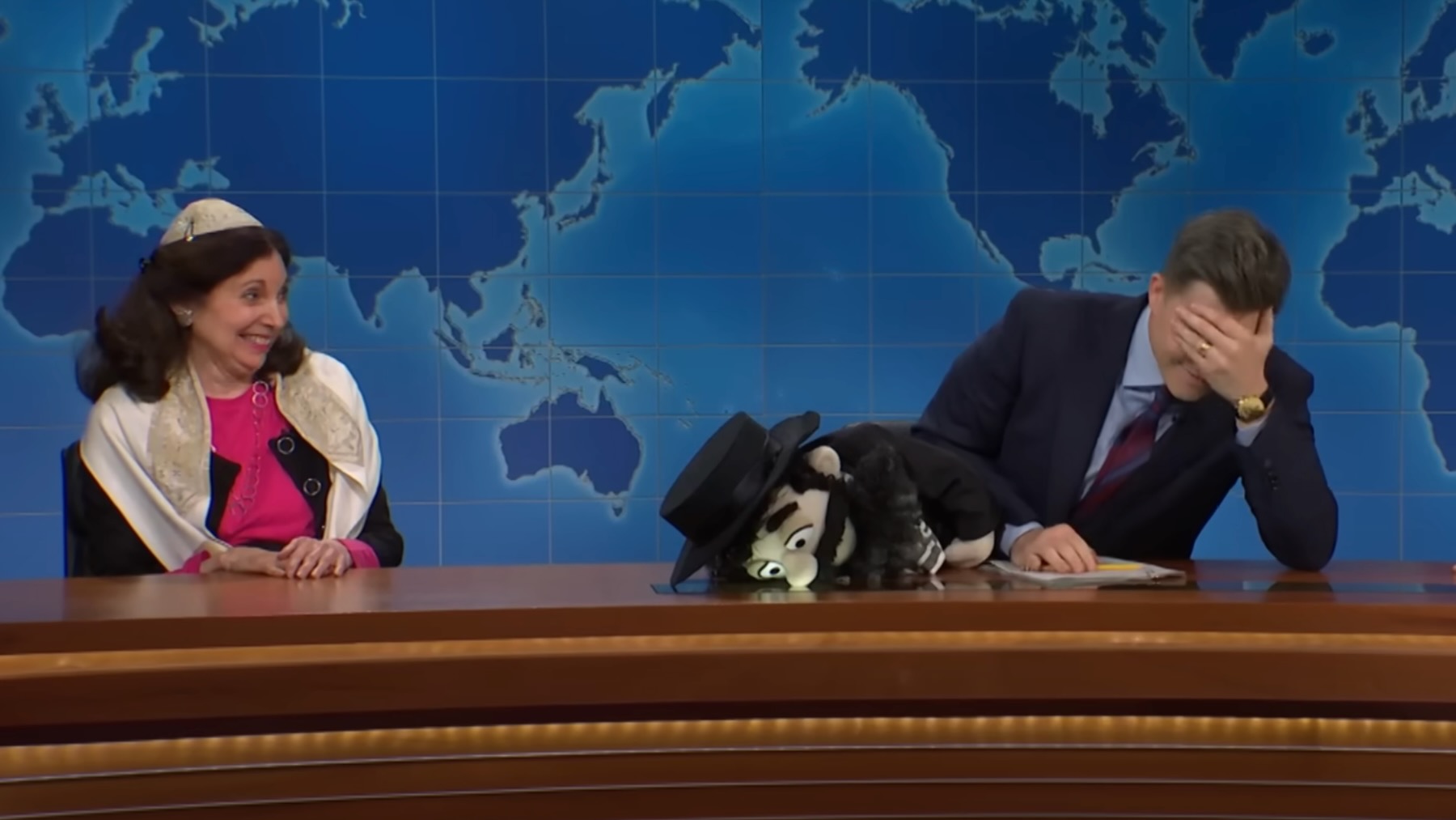 Michael Che lädt Rabbi ein, beim Jahresend-Witztausch von SNL dabei zu ...